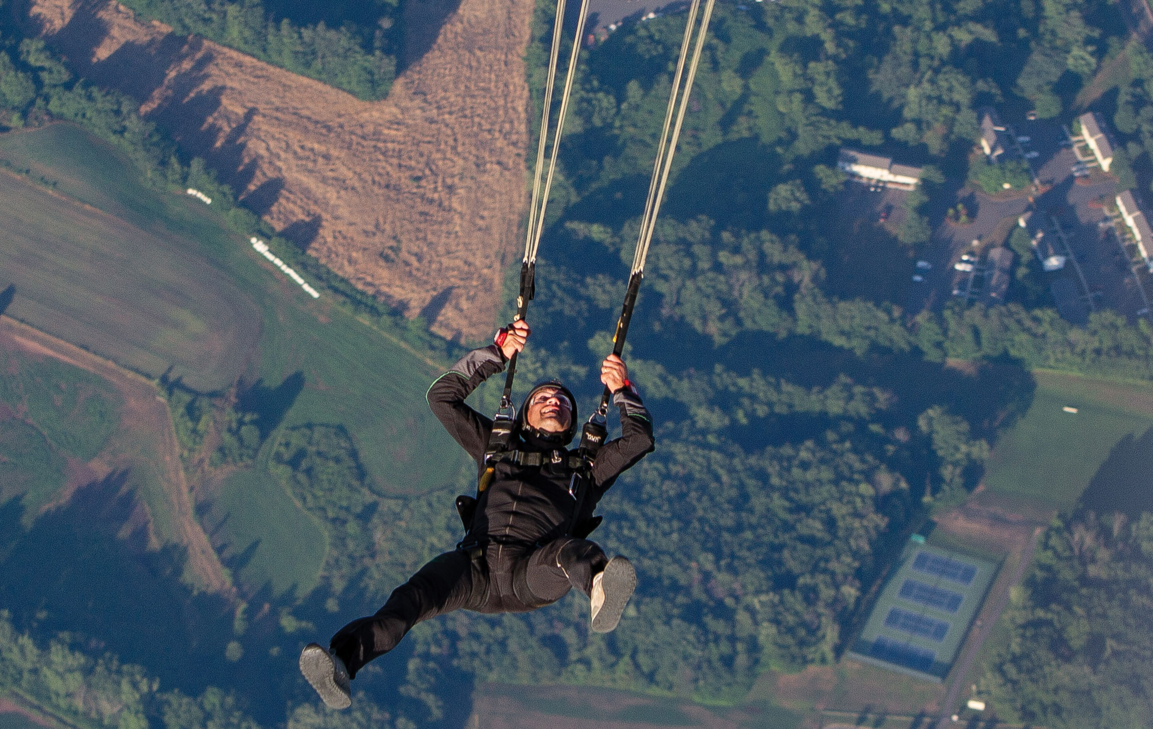 Parachute Power | Dartmouth Alumni Magazine